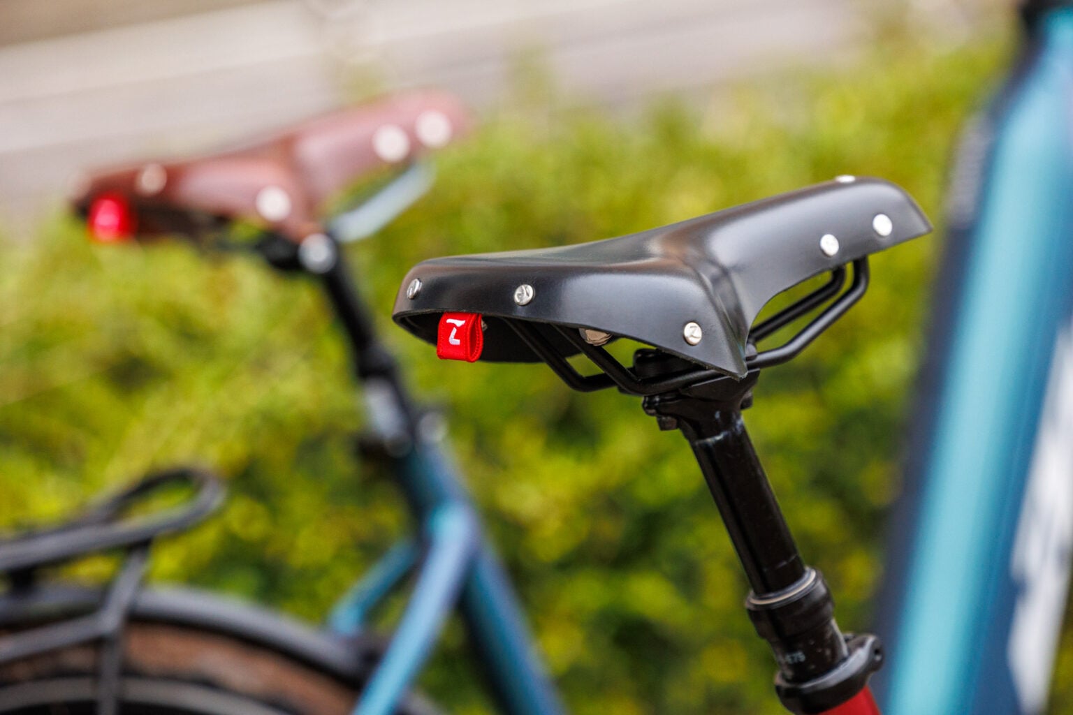 Zadelman Modern. Comfortabel leren fietszadel voor de grotere afstanden.